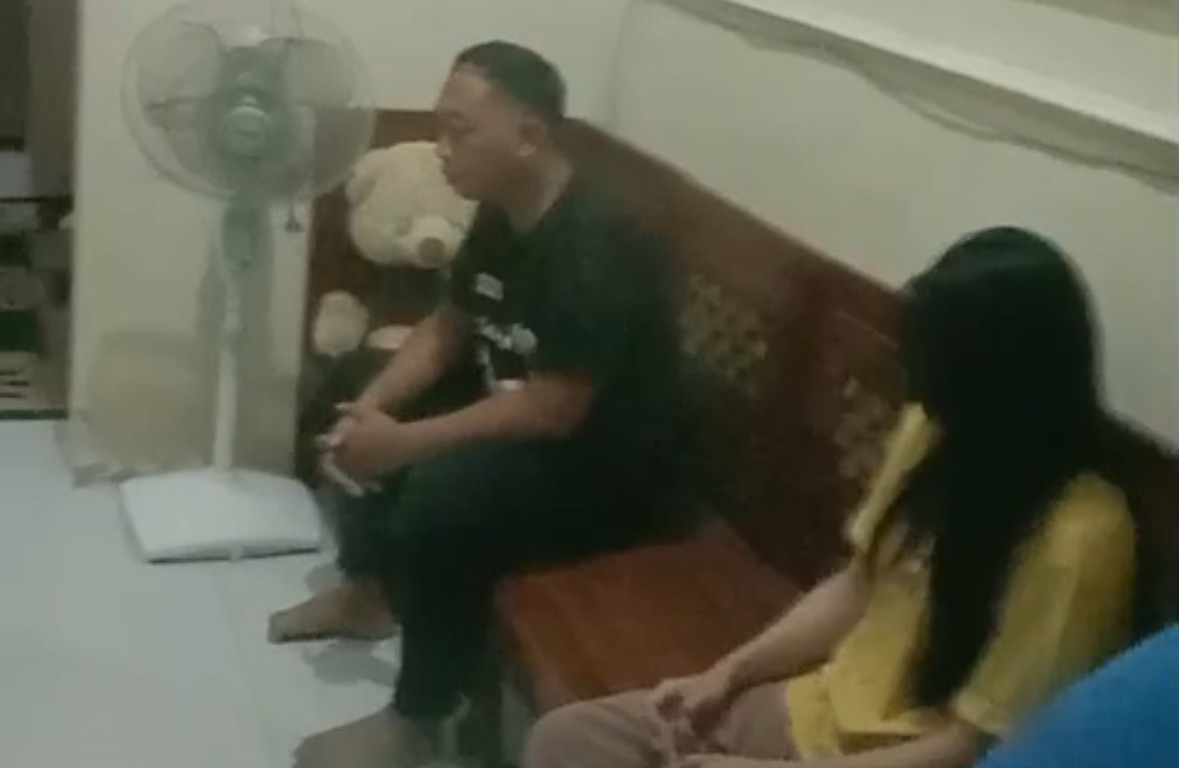 Janjian Saat Suami Kerja, Istri dan Selingkuhan Digerebek Warga - Pojok Madura